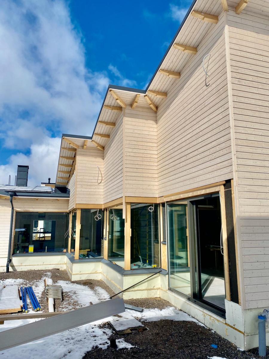 Aurinko paistaa – Villa Mikael & Villa Sanni