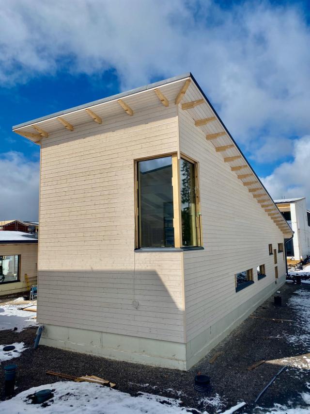 Aurinko paistaa – Villa Mikael & Villa Sanni